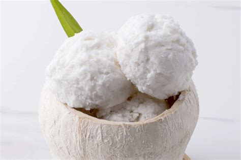ไอศครีมกะทิในลูกมะพร้าว น้ำตาลมิตรผล ใส่ใจทุกขั้นตอนการผลิต เพื่อให้
