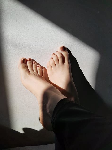 Sun Shadow Toes R Feetishh