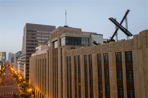 Twitter Elon Musk installe un X géant au siège de San Francisco la
