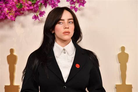 Billie Eilish Lost All Her Friends When She Got Famous At 14