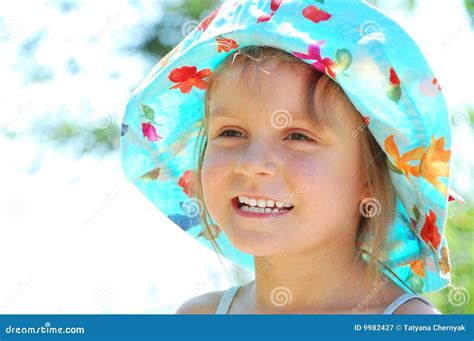 Visage De Sourire Adorable De Fille Image Stock Image Du Gosse
