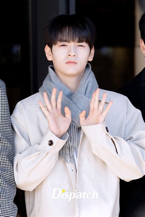 현장포토 둘이 합쳐 깜찍한준·성윤 잔망스런 하트 엔싸인 디스패치 뉴스는 팩트다