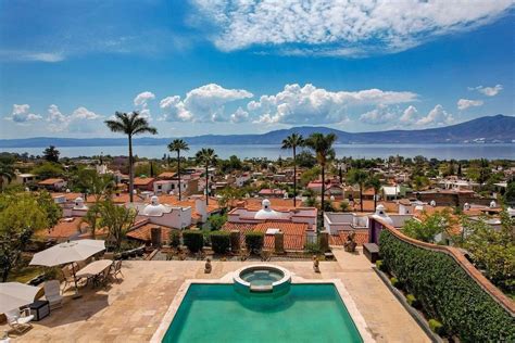 Casa En Venta En Ajijic Centro Chapala — 10 Rec · 893m²