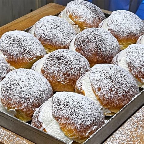 Maritozzi With Custard Cream Filling The Original Recipe