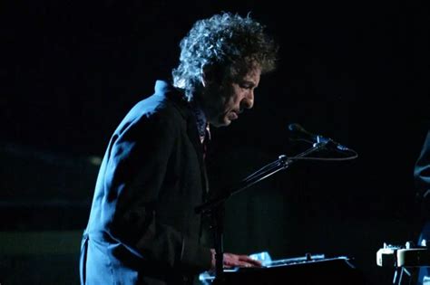 Bob Dylan Blowin Wind Into Brand New Set Of Bagpipes