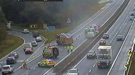 M8 Westbound Affected By Three Vehicle Crash As Crews Rush To Scene Of