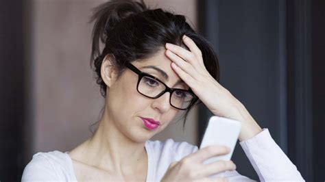Avoid These Dating App Clichés So You Actually Get a Match Lifehacker