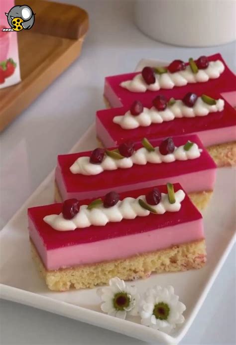 طرز تهیه کیک و ژله شب یلدا مناسب استوری فیلو