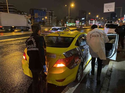 Kadıköyde taksideki yolcu şoförü silahla vurup kaçtı İstanbul Haberleri
