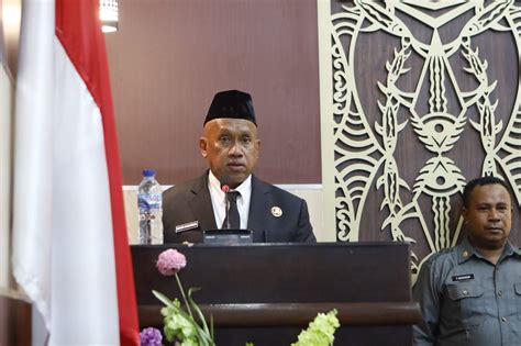 HADIRI RAPAT PARIPURNA LANJUTAN PJ BUPATI SARMI SAMPAIKAN LKPJ 2022