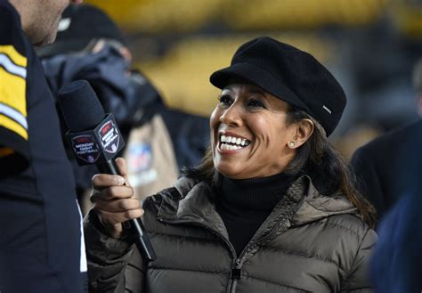 Meet Lisa Salters The Veteran Espn Sideline Reporter For The Nfl Season Including Coverage From