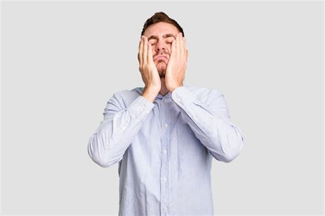 Gimiendo Y Llorando Desconsoladamente Foto Premium