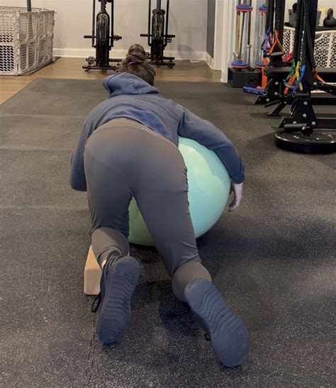 Laboring Down 2 Labor Positions While You Wait To Push • Mamastefit