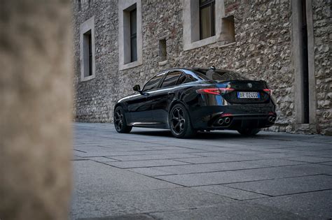 阿尔法・罗密欧 Giulia 四叶草黑标限量版上市：搭载 29t V6 发动机，售 9618 万元阿尔法发动机giulia新浪科技新浪网
