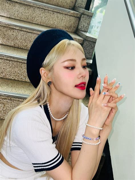 이달의 소녀looΠΔ On Twitter 진솔 Jinsoul 뮤직뱅크의 포토존이라길래🫣 이달의소녀 Loona