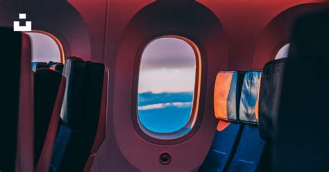 파란색과 빨간색 비행기 좌석 사진 Unsplash의 무료 대서양 이미지