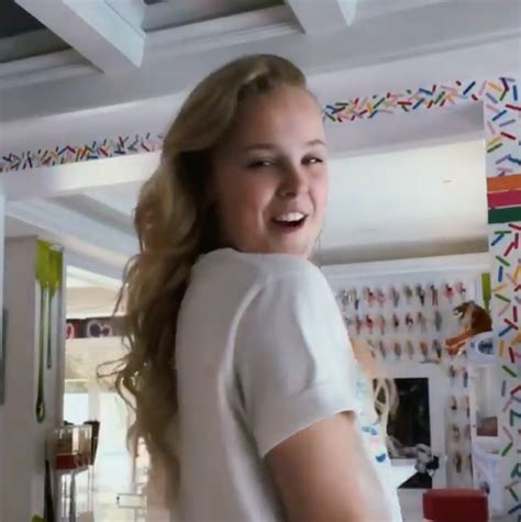 Jojo Siwa Unveils Dramatic Bow Free Makeover See Her Long Blond Waves