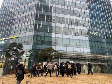 잊고 지낸 용산참사 15주기 추모…국화 들고 모인 시민들 나무뉴스