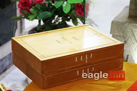 “Данжуурын гэрэлт хөшөө” нд хүндэтгэл үзүүлэх ёслол боллоо