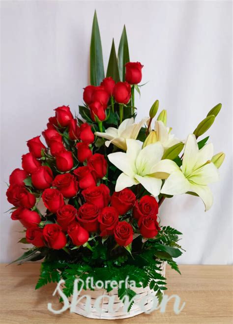 Canasta De Rosas Y Lilis Alhelí Florería Sharon Arreglos Florales