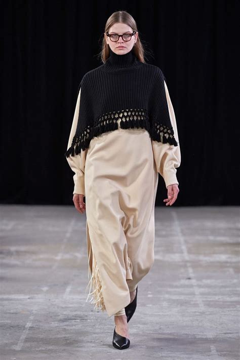 Hyke Tokyo Fall 2019 Collection Runway Looks Beauty Models And