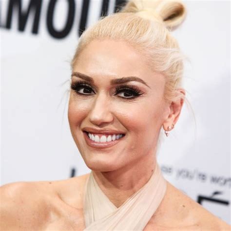 Gwen Stefani Shows Off Her Real Skin Texture—wrinkles And All—as She