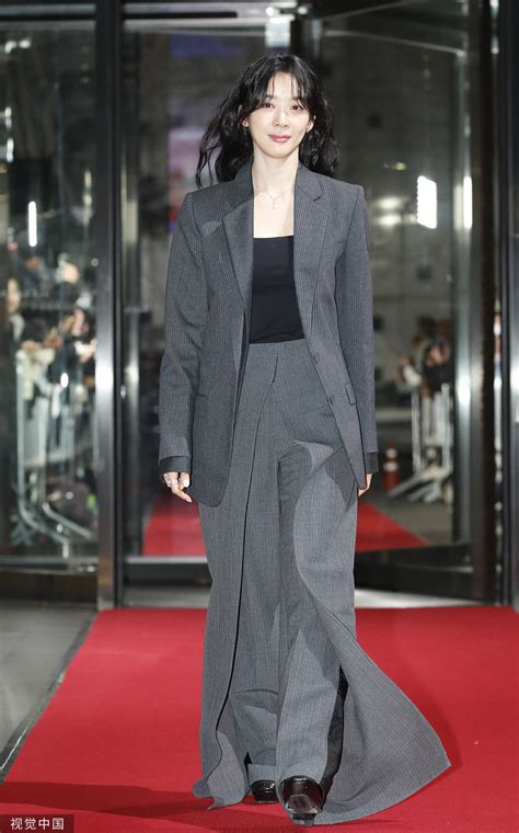 李圣经穿抹胸裙丰腴动人 与金泰梨金裕贞红毯比美 搜狐大视野 搜狐新闻