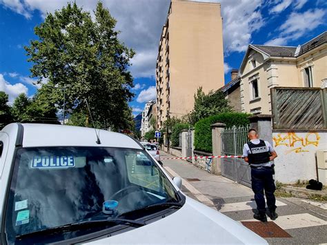 Grenoble Homme Retranché Chez Lui Le Raid Est Intervenu