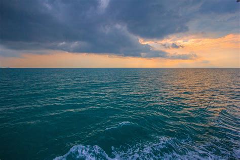 Boat Ocean Ripples Sea Water Waves 4k Wallpaper Coolwallpapersme