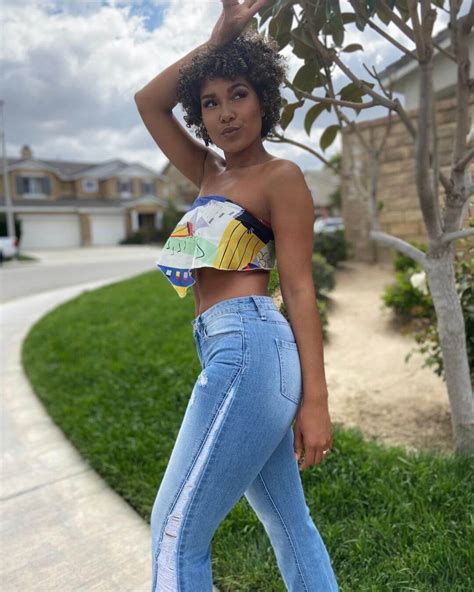 Parker Mckenna Posey Outfits Accessories Hairstyles And Looks K4