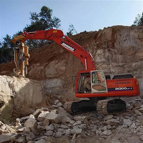 Integrated Hydraulic Rock Drill And Splitter