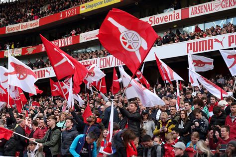 Arsenal Fans Split After Hearing Edu Wants Barcelona Goalkeeper Neto