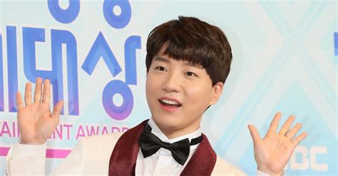 포토 포즈 취하는 초통령 도티