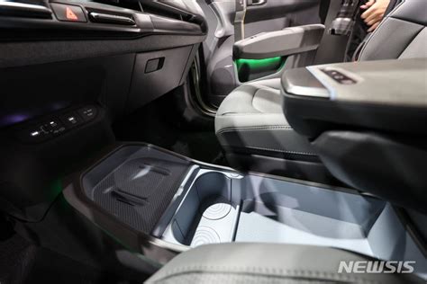 더 기아 Ev3 앞자리가 더 넓게