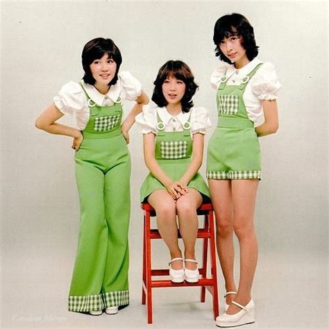 キャンディーズ 1973年 あなたに夢中衣装 ♪こっちを向いて～ Instagram Photo Photo And Video Poses
