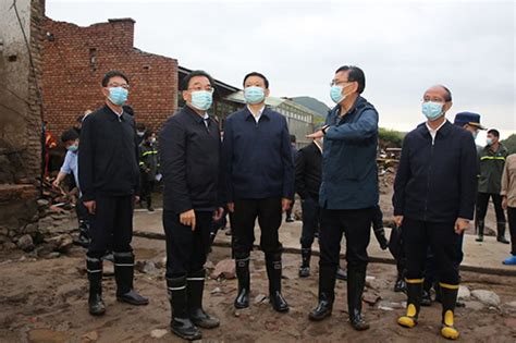 应急管理部新闻 王祥喜率国家防总工作组在青海大通县山洪灾害现场 指导抢险救援工作