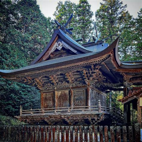 鎌倉時代の彫刻が残る荘厳な本殿 郡神社 岡山県真庭市に鎮座する郡こおり神社です 郡神社 神社 神社巡り 神社好きな人と繋がりたい