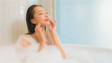 Bathing Tips If You Take Bath By Mixing These Things In Water Than You Will Remain Fresh For The