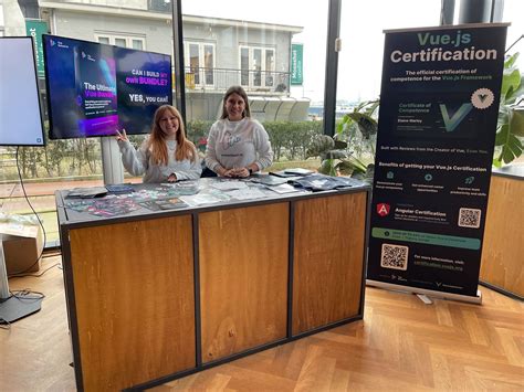 ใครอยู่ที่งาน Vuejs Amsterdam ไปทักทาย Vue News Thailand