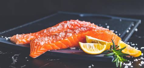 Как солить красную рыбу дома: простой рецепт | FoodOboz