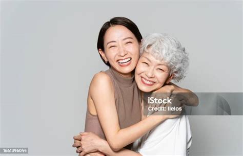 아시아 여성의 아름다움 초상화입니다 어머니에 대한 스톡 사진 및 기타 이미지 어머니 딸 미소 Istock