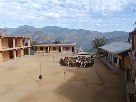 लोभ लाग्दा सामुदायिक विद्यालय मध्य पहाड