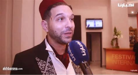 الفنان أنس الباز يرد على خبر استدعاءه من طرف الأمن وحقيقة تقليده