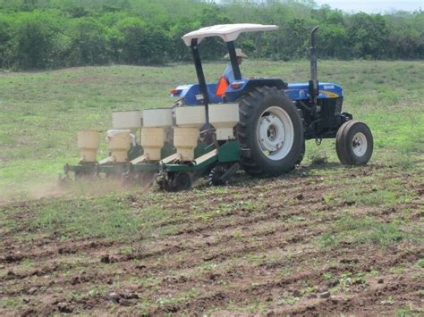 Sembradora para realizar la siembra con labranza tradicional o mínima