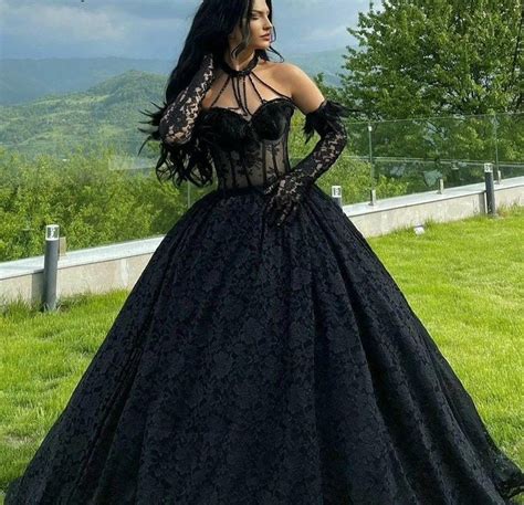 Pin By Anaide Cordova On Xv Gothic Wedding Dress Black Ball Gown