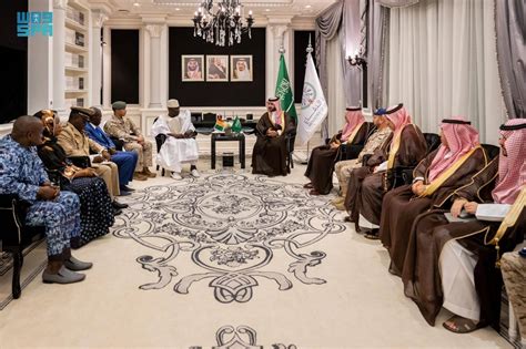 وزير الدفاع السعودي يستعرض التعاون العسكري والدفاعي مع نظيره الغيني