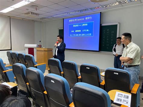 國立中正大學政治學系 看過來，部長回來本系囉 歡迎林佳龍部長😊😊 林佳龍 部長 國立中正大學政治學系
