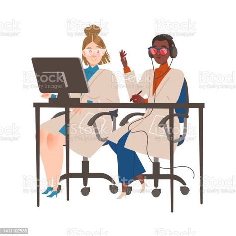 과학 연구 벡터 일러스트 레이 션을 수행하는 컴퓨터와 테이블에 앉아있는 여성 과학자 개발에 대한 스톡 벡터 아트 및 기타 이미지 개발 과학 과학 실험 Istock