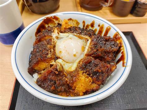 絶対ウマいやつ！ かつやの期間限定「味噌たまカツ丼」を食べてみた｜ニフティニュース