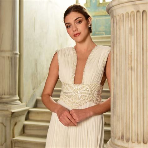 Aslı Enver Gelinlik Modeli Ve Benzer Tasarımlar